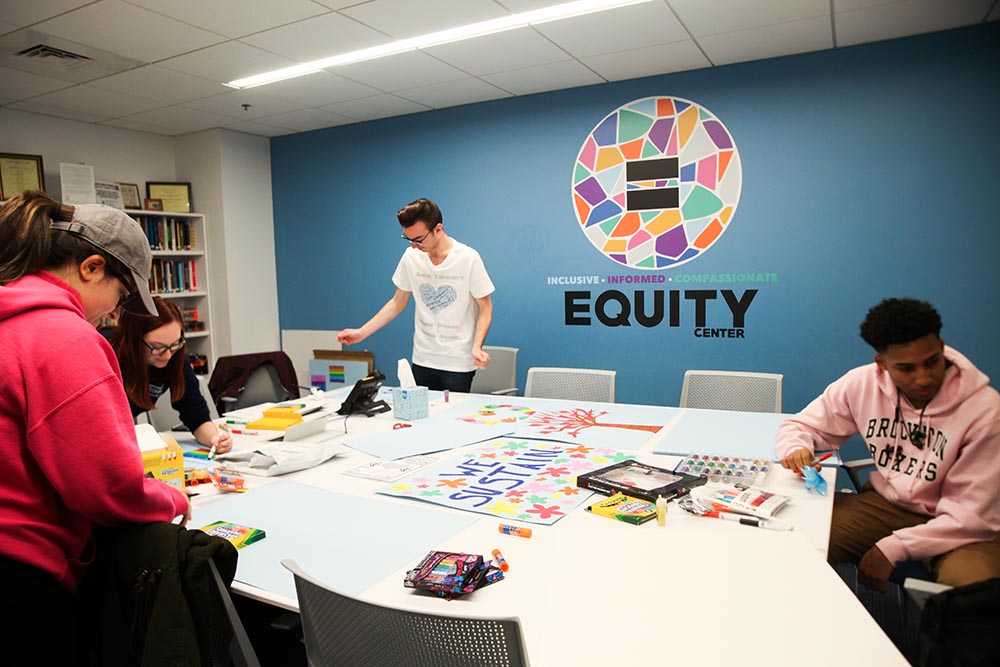 Undergraduate Admission - Campus Tour Photos | Bentley University